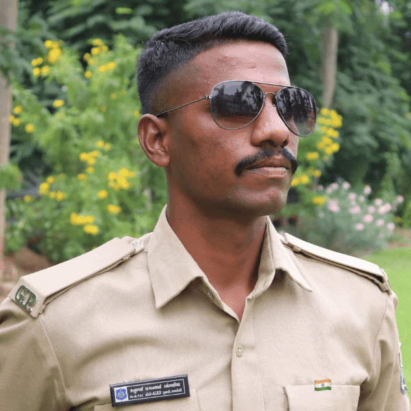Kanu Bambhaniya - Gujarat Police – uniformer